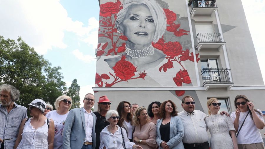 Na warszawskich Bielanach oficjalnie odsłonięto mural z wizerunkiem Kory