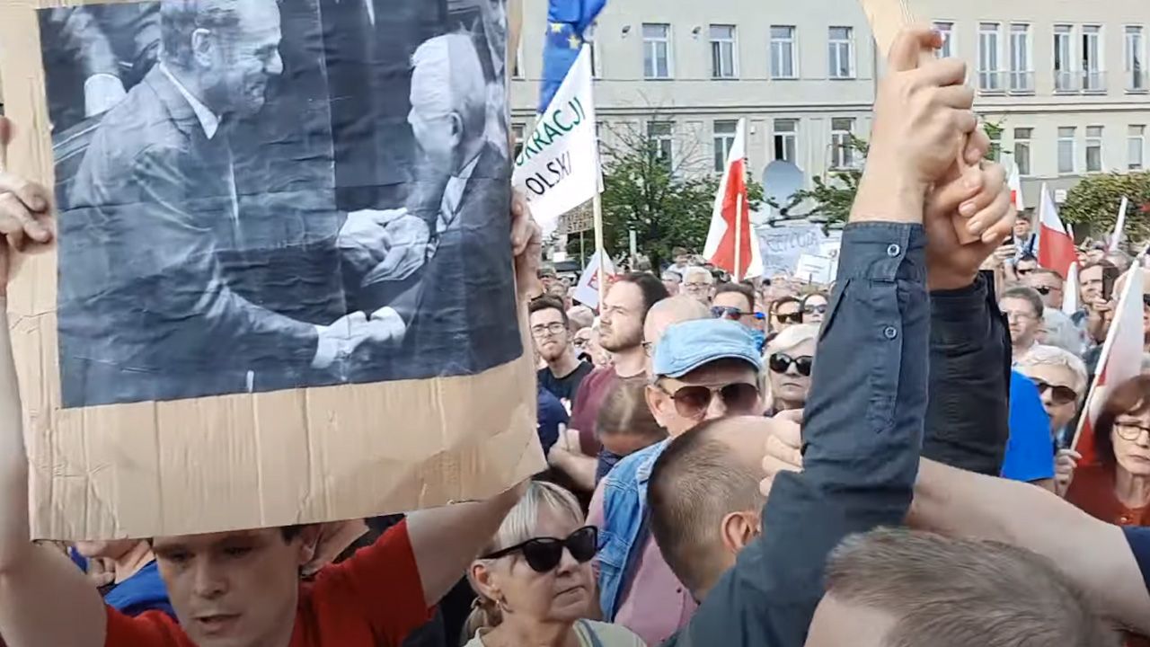 Marsz Donalda Tuska W Poznaniu Atak Na Dzia Aczy Konfederacji Tvp Info