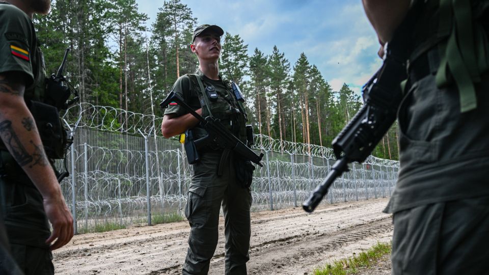 Lithuania to heavily arm border guards
