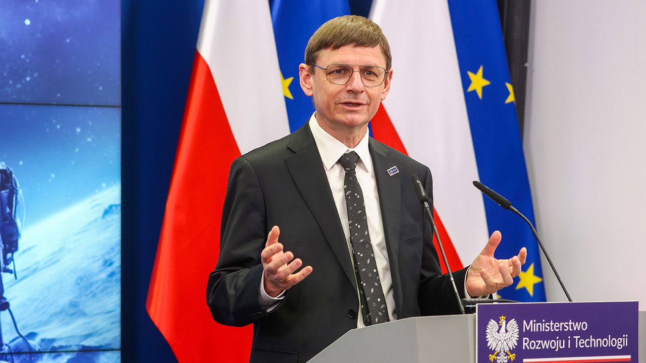 Szczątki rakiety Falcon 9 spadły na Polskę. Prezes Polskiej Agencji Kosmicznej Grzegorz Wrochna ...