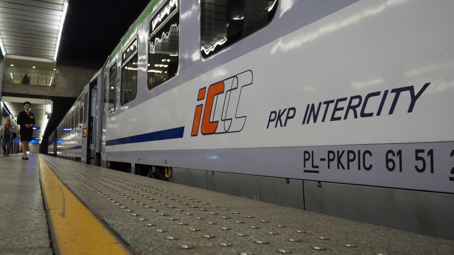 PKP Intercity zapowiada dodatkowe pociągi i więcej wagonów na majówkę