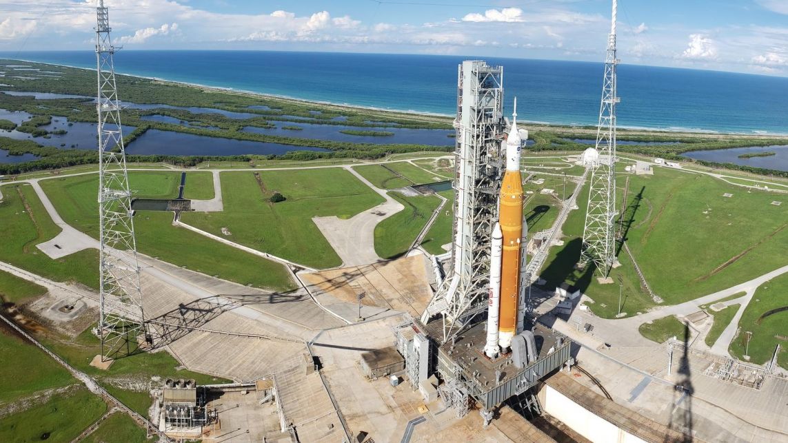 Burza tropikalna przesuwa start misji Artemis I