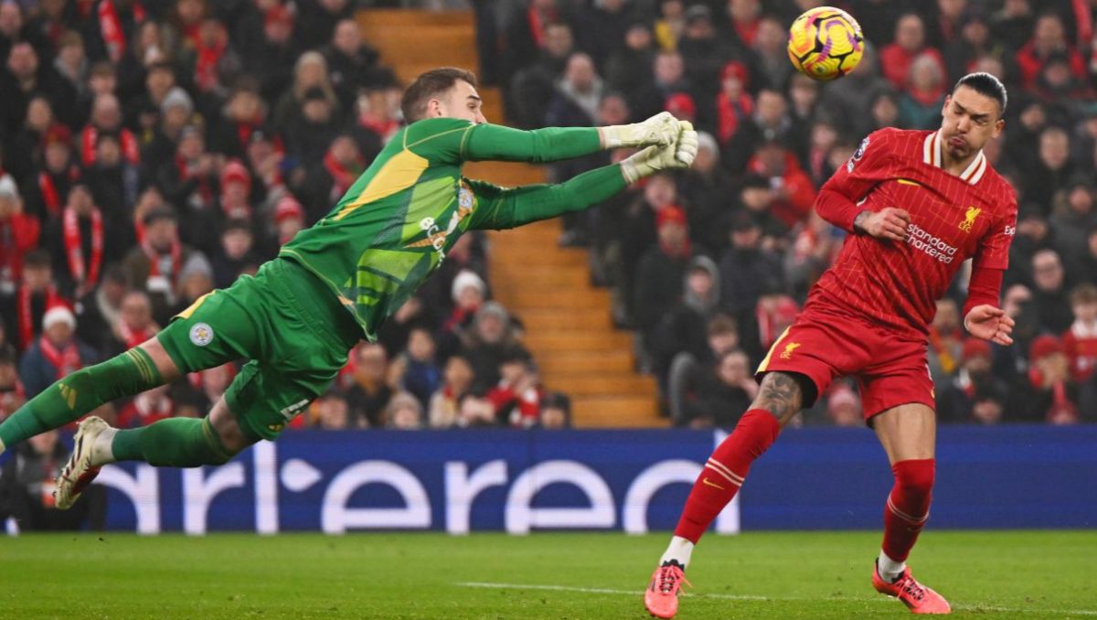 Jakub Stolarczyk zadebiutował w Premier League. Liverpool górą w ...