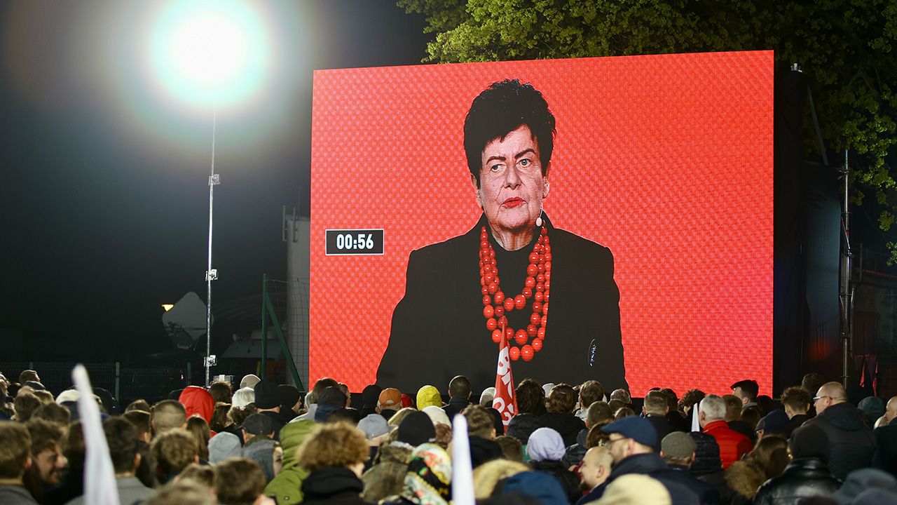 Debata w Końskich. Memy z Joanną Senyszyn podbijają internet | TVP INFO