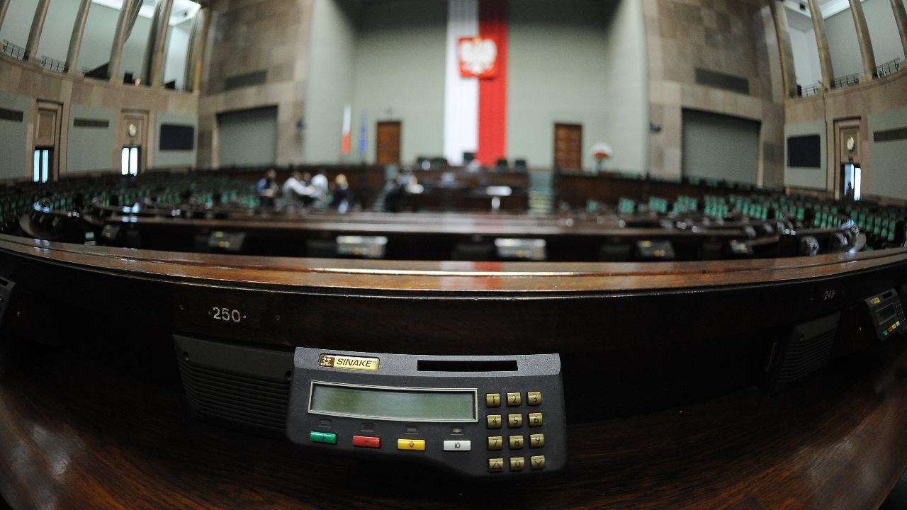 Immunitet parlamentarzysty. Kogo i przed czym chroni? Jak można go ...