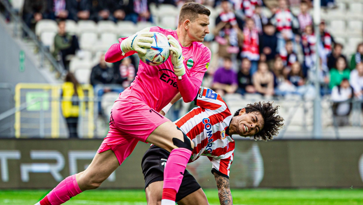 Legia Warszawa postawi na transfery wewnętrzne? Gabriel Kobylak i Ramil ...