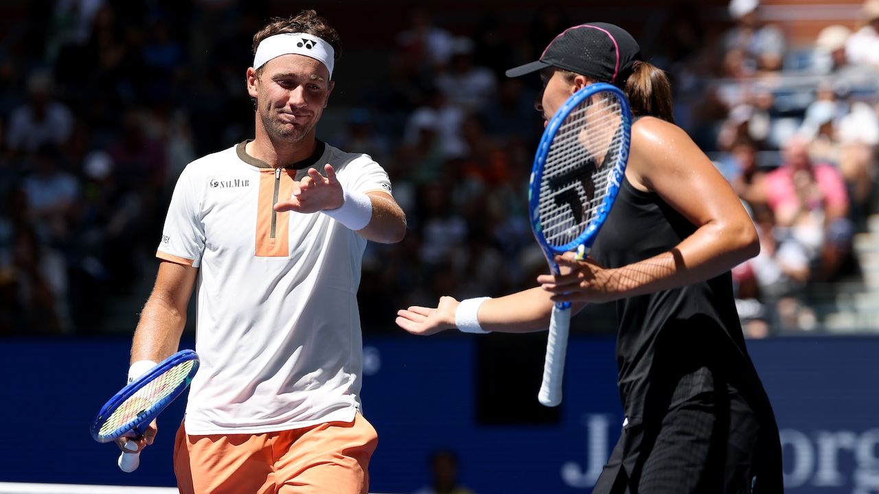 Mikst na US Open: Iga Świątek/Casper Ruud - Caty McNally/Lorenzo Musetti 4:1, 4:2. Polka w ...