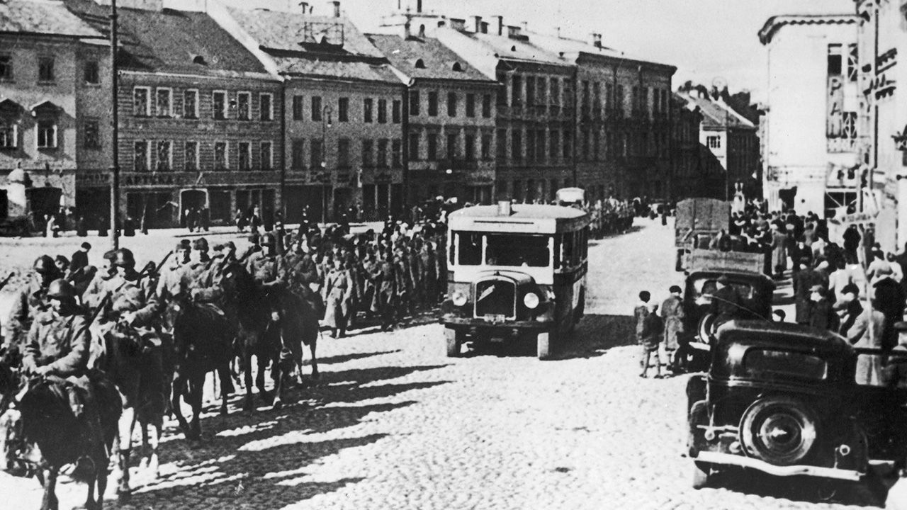 85 lat temu Związek Sowiecki rozpoczął IV rozbiór Polski | TVP INFO