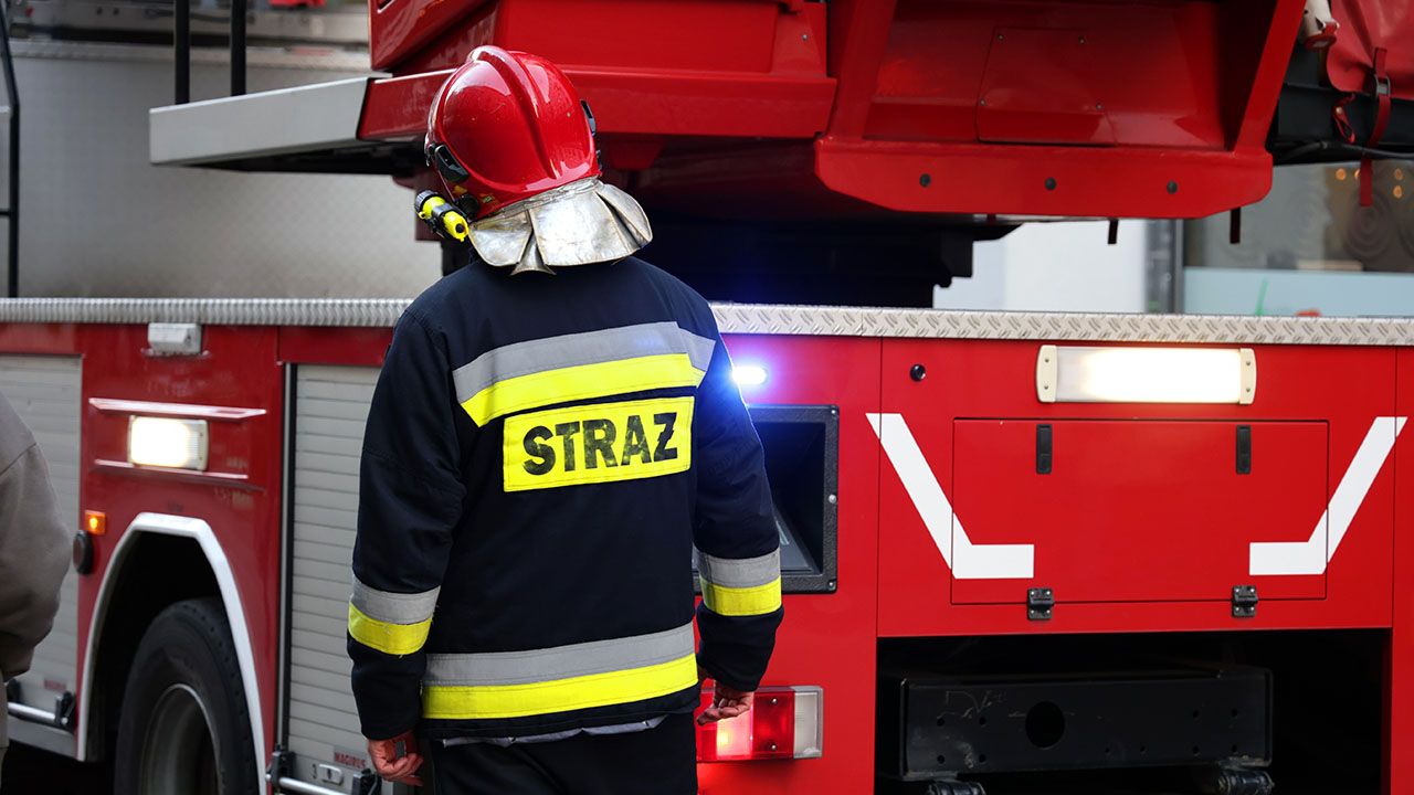 Kraków. Ewakuacja na AGH. Odkryto słoiki z niebezpiecznym kwasem | TVP INFO