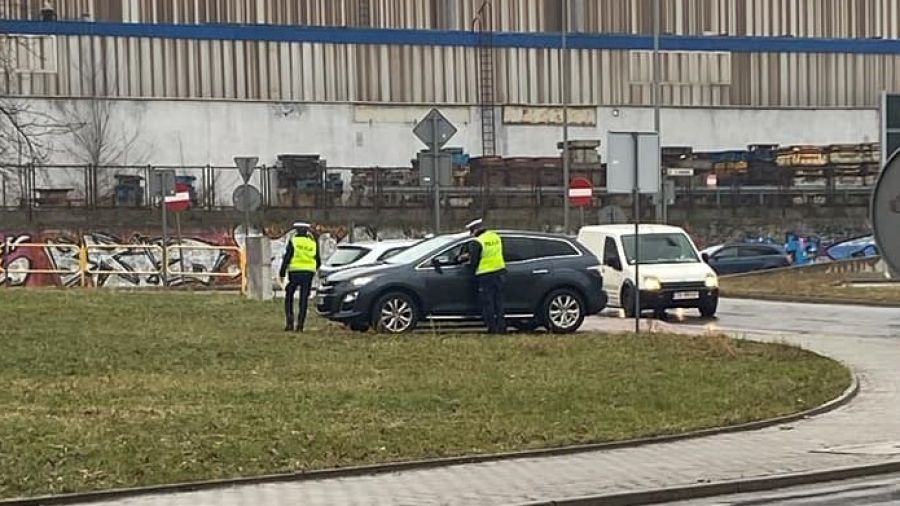 Utrudnienia na ul. Zagnańskiej. Zderzenie dwóch samochodów