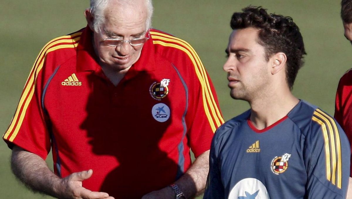 Xavi i Luis Aragones, selekcjoner Hiszpanii mentorem trenera FC ...