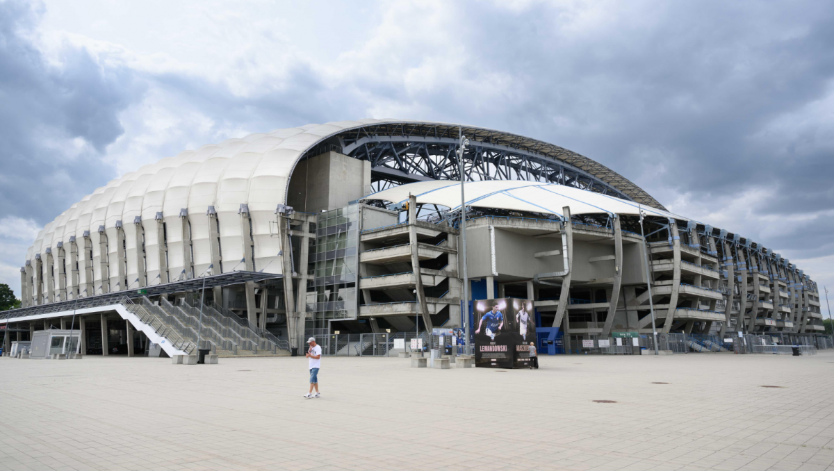 Enea Stadion – zwiedzanie, parking, pojemność. Co warto wiedzieć o stadionie w Poznaniu? | TVP SPORT