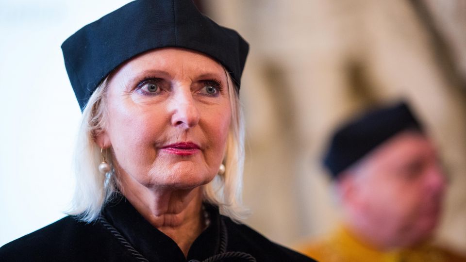 Prof. Maria Siemionow przywraca twarz